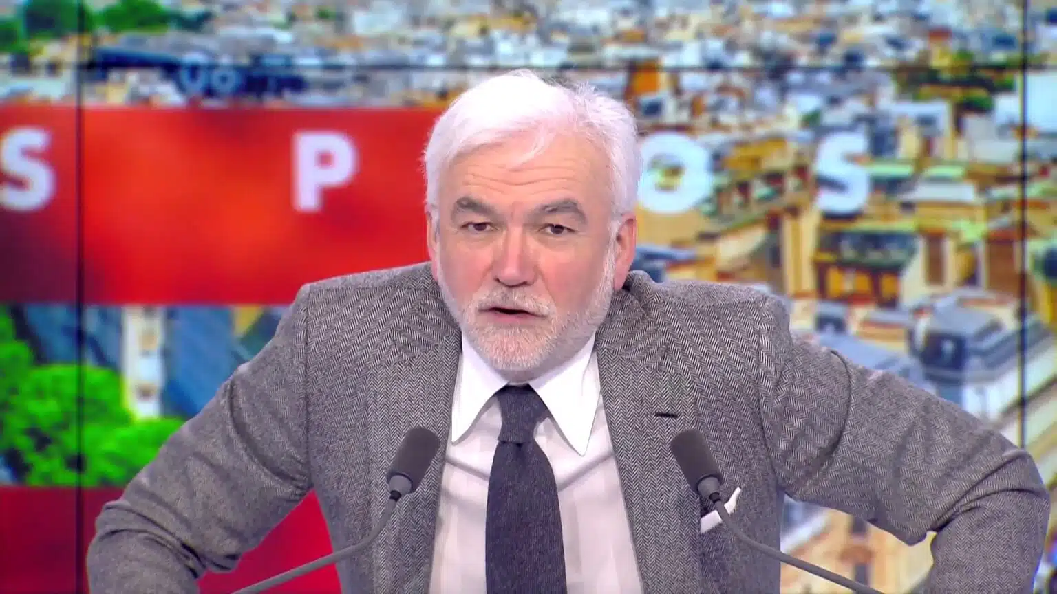 « Pas très heureux » : Pascal Praud exprime sa tristesse face au départ ...